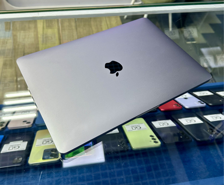 Macbook Pro 2019 8/256 GB core i7 13inch