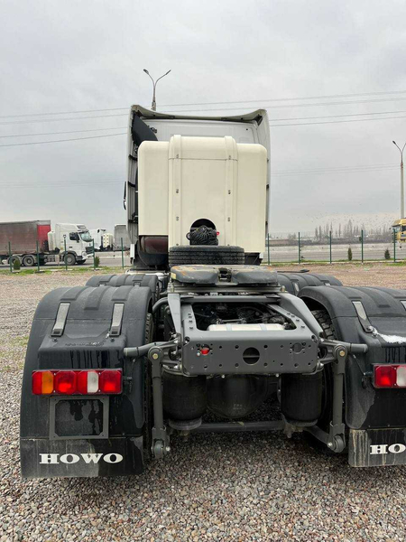 HOWO T7 тягач sotuvda mavjud