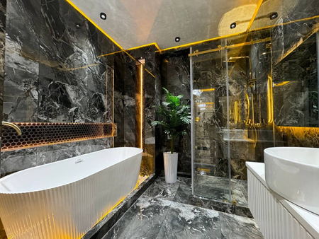 Продаётся новостройка 3 комната на 1 этаже  100м² вокзал ор караван ма