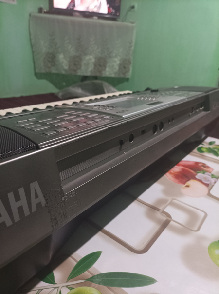 Yamaha PSR 1000 в хорошем состоянии