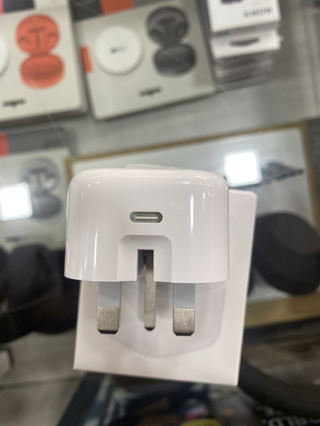 Зарядное устройство Apple USB-C Power Adapter (20W)