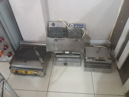 700 dollar.Fast food uchun polniy jihozlar