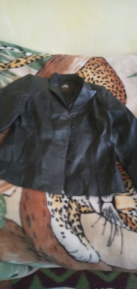 Коженные женские куртки  3шт размер 6XL, 8XL