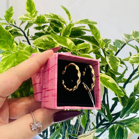 Продам новые золотые серьги