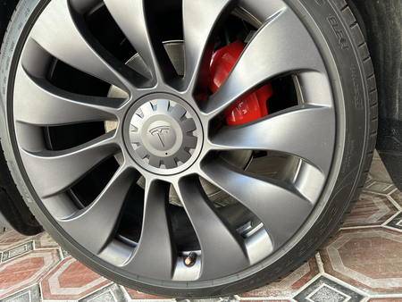 Tesla model y performance 3.8 sek 2023