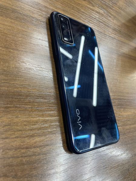 Vivo y12  sotiladi
