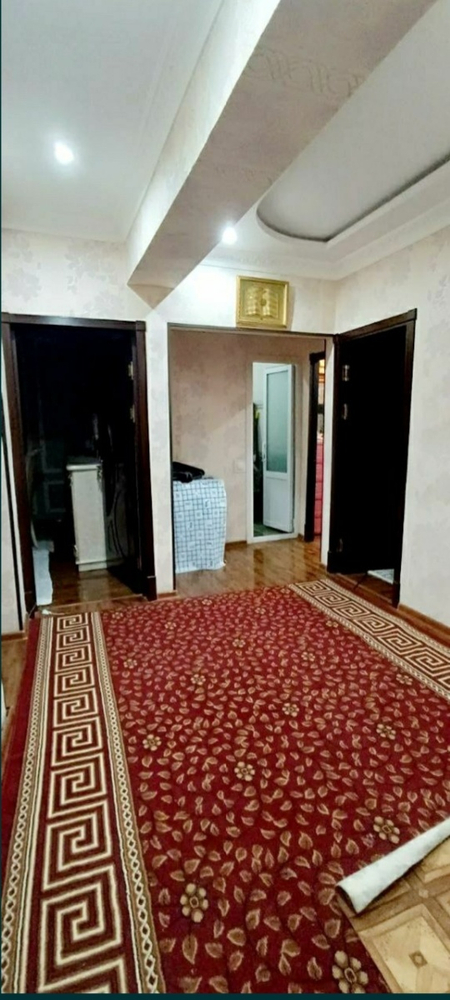 Продаю 4х комнатную квартиру с ремонтом  в 4 этаже