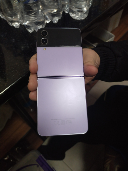 Samsung galaxy Z flip4