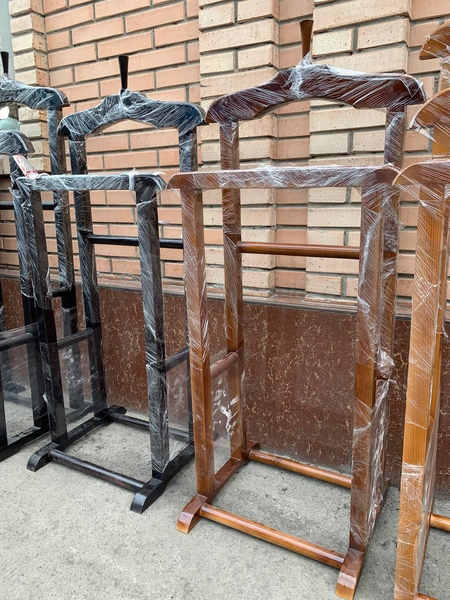Gardirobni veshilka sifatli zur