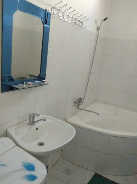 6 cotq 4 xonalik kotedj sotiladi manzil kogon shaxri hamma sharoitlar