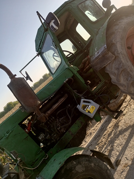 T40 traktor sotiladi