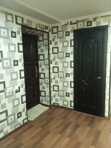 Продается 3 комнатная квартира. Телеграф перекресток. 3 этаж.