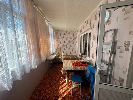 Продается 3х комнатная квартира кирпичный дом.
Район: химгородок ориен