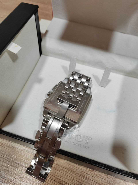 Часы Tissot, кварцевый хронограф