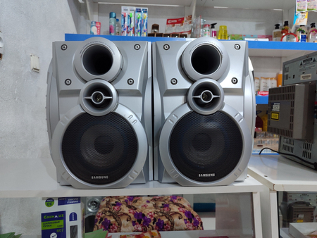 Samsung musiqiy sentr xolati zoʻr 
Aux .disk .radio ishleydi.
Pulti yu