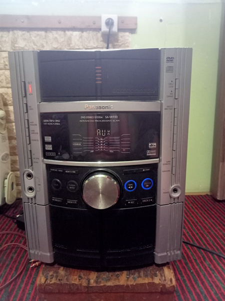 Продам центр Panasonic SA-VK825D в среднем состоянии.