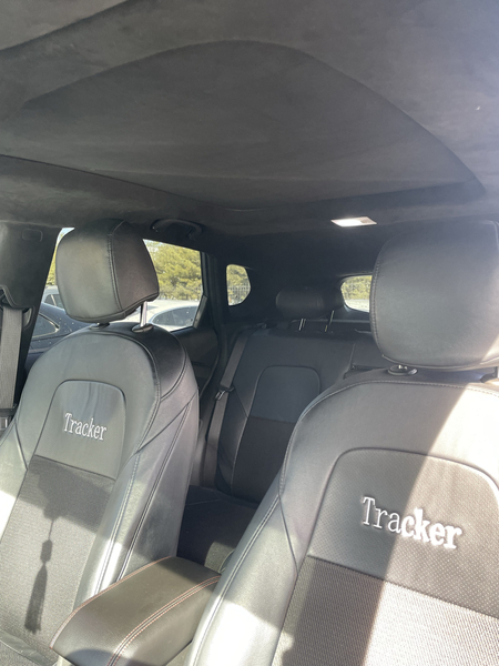 Машина Tracker Redline