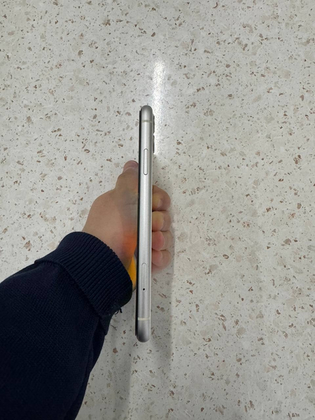 Iphone 11. Tel ideal qirilgan sarapinalari yoq.