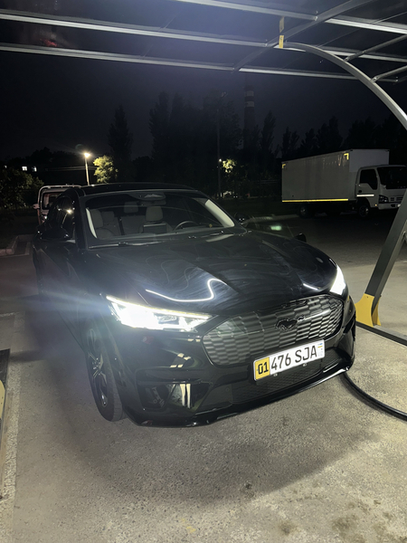 Mustang Mach-E ELEKTRO! Rent A Car