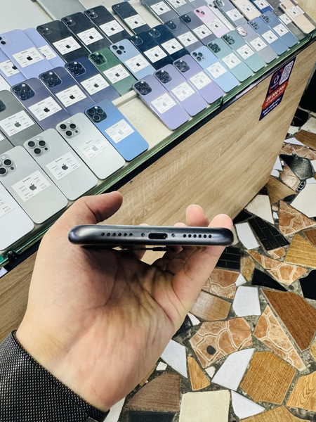iPhone 11  64 gb black ideal