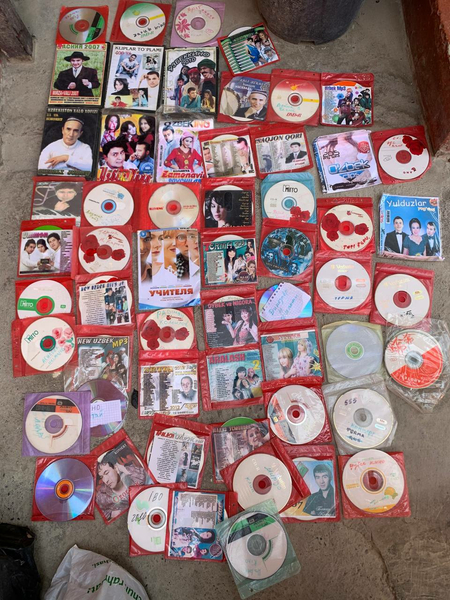 Aralash mollar Igrushga Obuv DVD disklar sotiladi