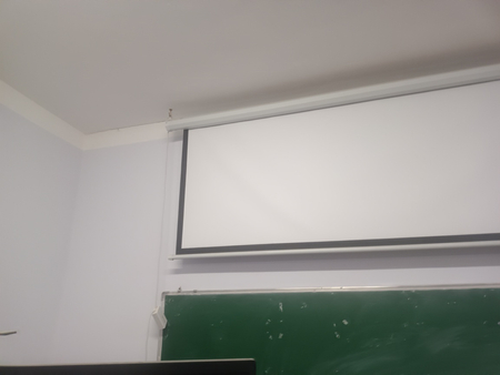 Proektor ekran sotiladi