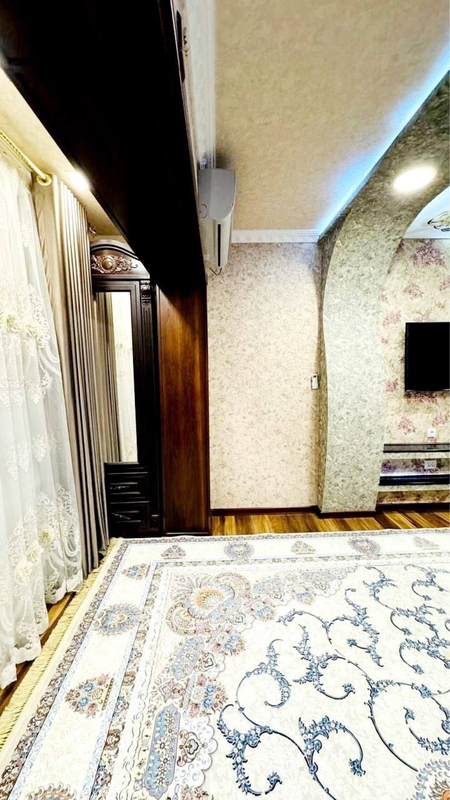 Продаётся 2 Комнатная 2 этаж на ДружбаНародов не торец