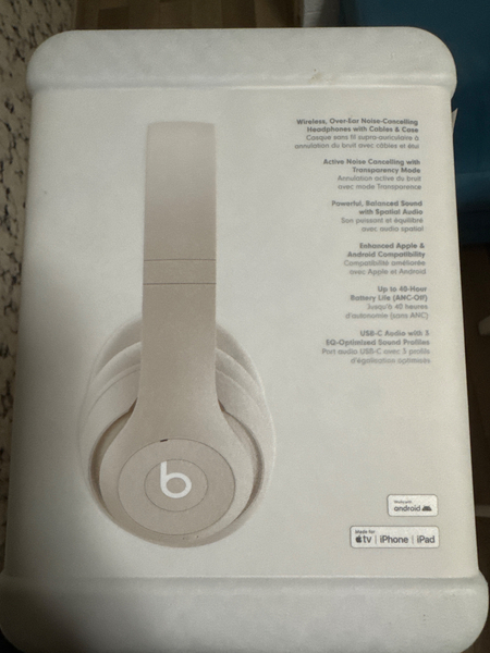 Продается Beats Studio Pro White.