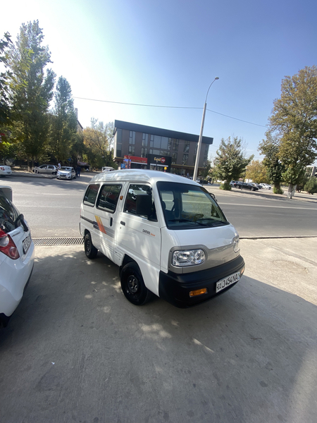 Damas xizmati odam tashish va toza yuklarni yetkazib berish.