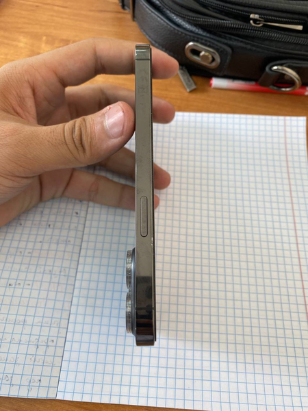 Продам свой Iphone 13 pro 256 GB в идеальном состоянии 79% емкость