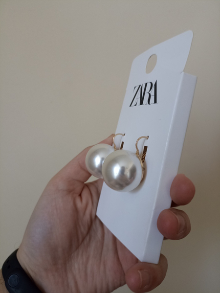Серьги от бренда ZARA