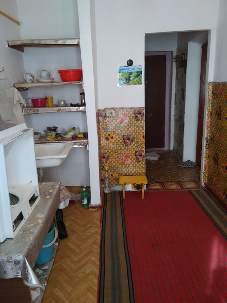 Продается однокомнатная квартира в центре города Чирчик  Наваи