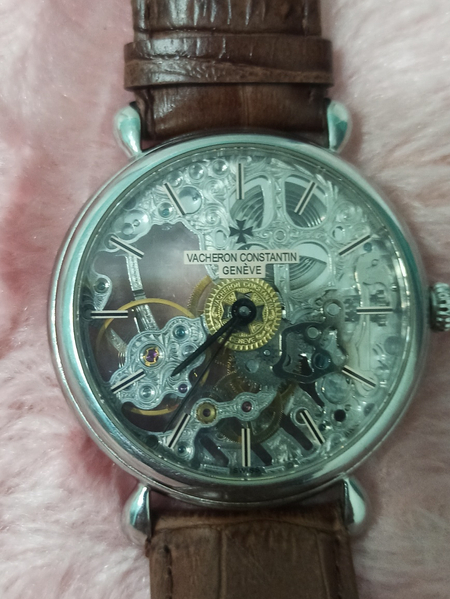 Vacheron Constantin Geneve 
Rimishoklari jigarang ariginal soat
Karobk