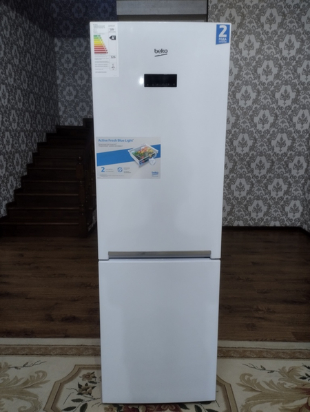 Продается холодильник Beko двухкамерный No frost