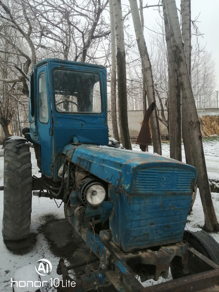 T28 traktori sotiladi