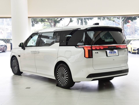 Zeekr 009 Minivan