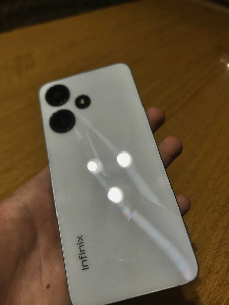 Infinix HOT 30i белый