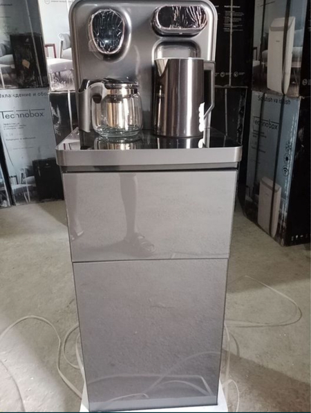 Куллер от фирмы Aiwa с чайником B-8 black