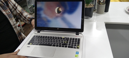 Ноутбоок hp сенсир екран