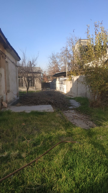 Тошкент вилояти Нурафшон шахар марказда жойлашган Нотурар жой сотилади