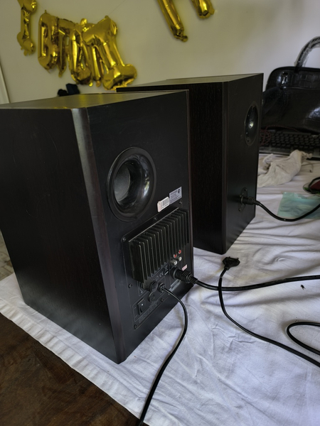Microlab solo1 studia uchun