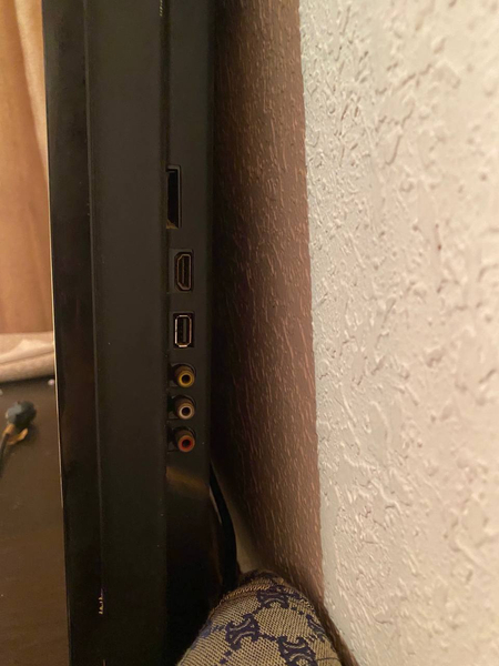 Samsung 32 tali Smart Tv sotiladi .