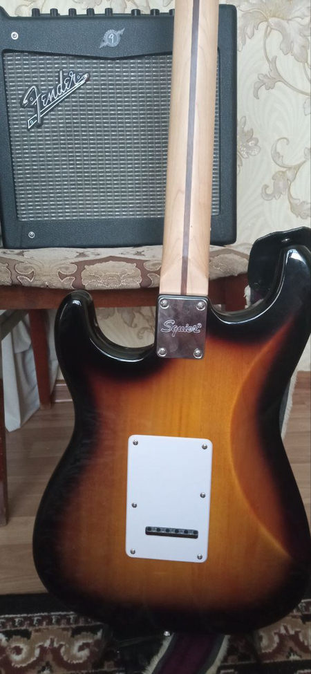 Срочно продается FENDER SQUIER Stratocaster новый.