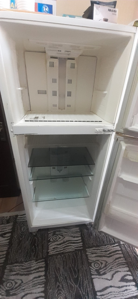 Xoladilnik sotiladi 100$