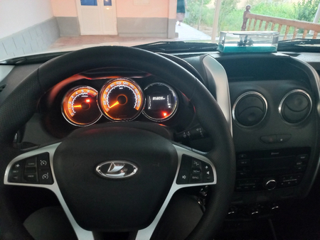 Lada largus cross