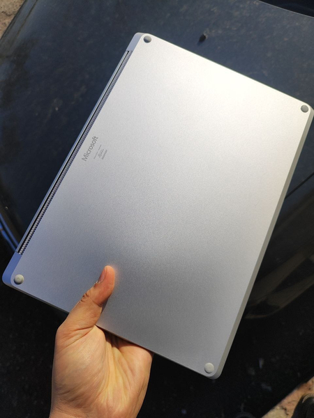 Microsoft surface 3
Xolati yaxshi 
I5 10gen 1035g7
2k display touchscr