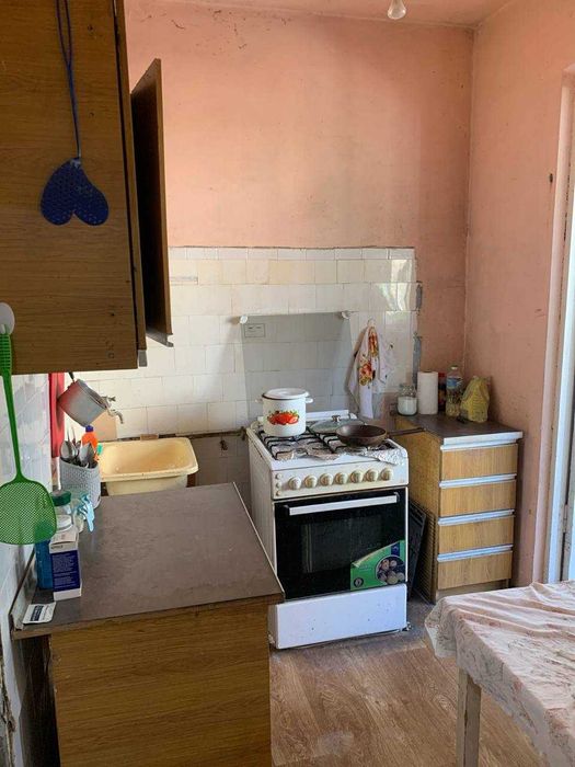 Срочно Юнусабад 11 кв .Своя 3х комн 2 этаж 4 этажн дом. за банком НБУ.