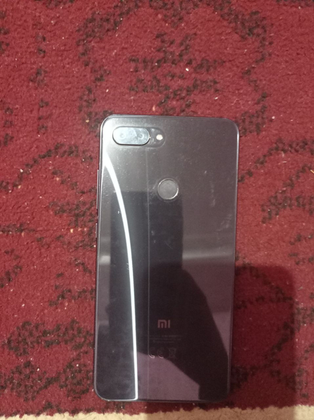 Mi 8  64/4 oʻdar telefon.