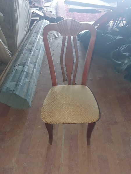 Stul sotiladi narxi kelishiladi