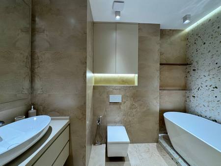 Продается 4х комнатная квартира,ЖК Ойбек,ор-р Шохмедцентр,106м2